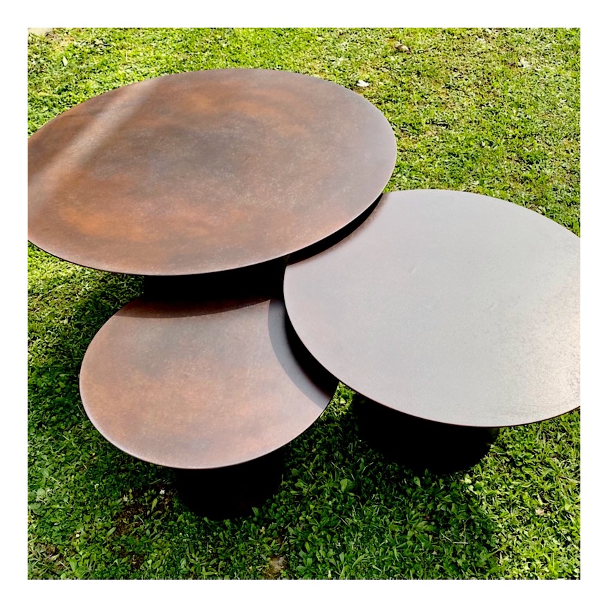Tables basses rondes de salon en métal rouillé par Terre et Métal