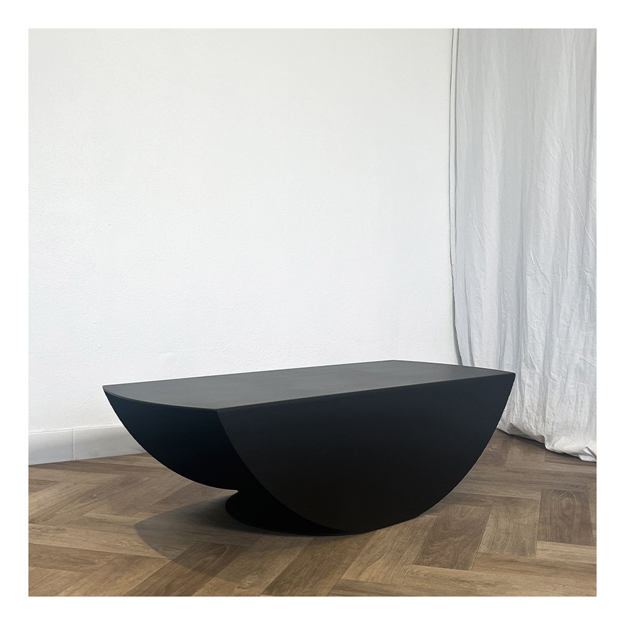 Table basses en métal aux formes organiques en métal